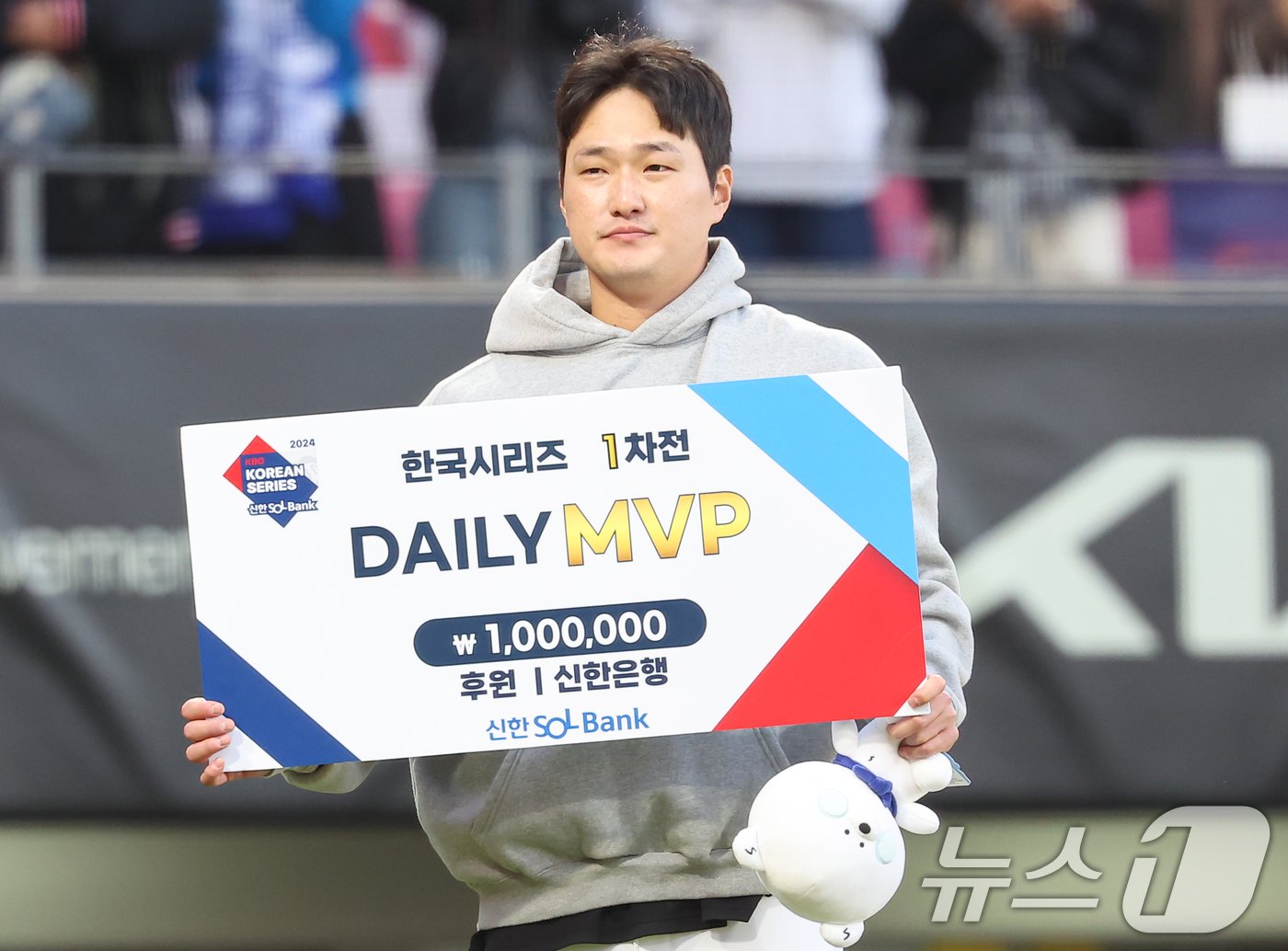 KIA '72.5% 잡았다", 삼성에 5-1 역전승…소방수 전상현 MVP(종합)[KS1] - 뉴스1