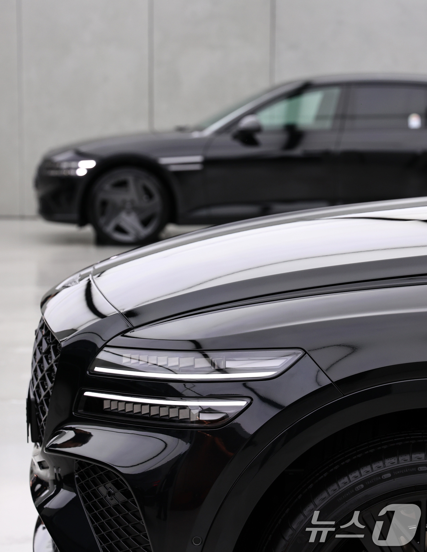 제네시스, G90에 이어 GV80 블랙 출시 - 뉴스1