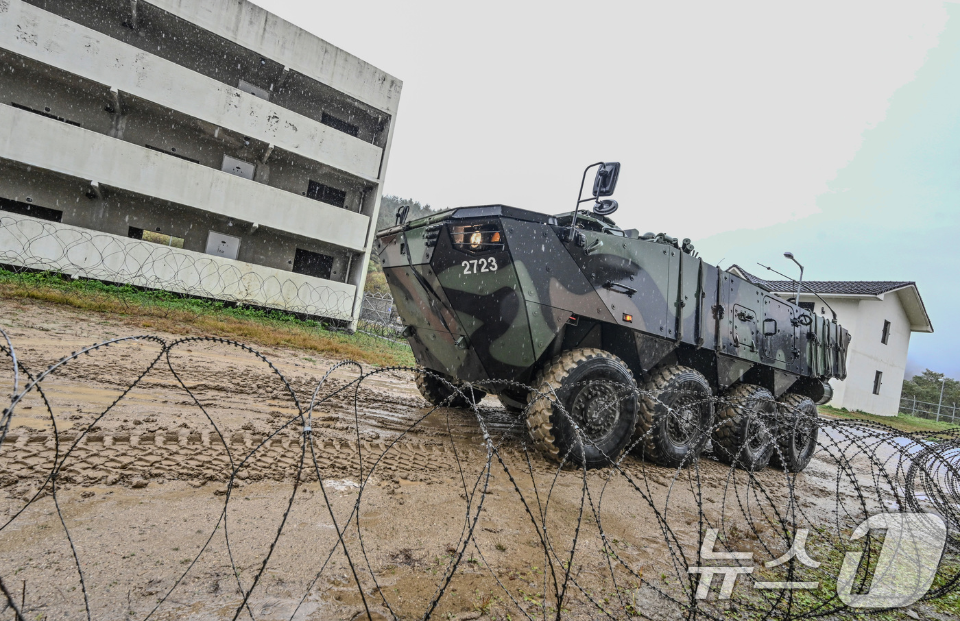 K808차륜형장갑차 '공격작전 지역으로' - 뉴스1
