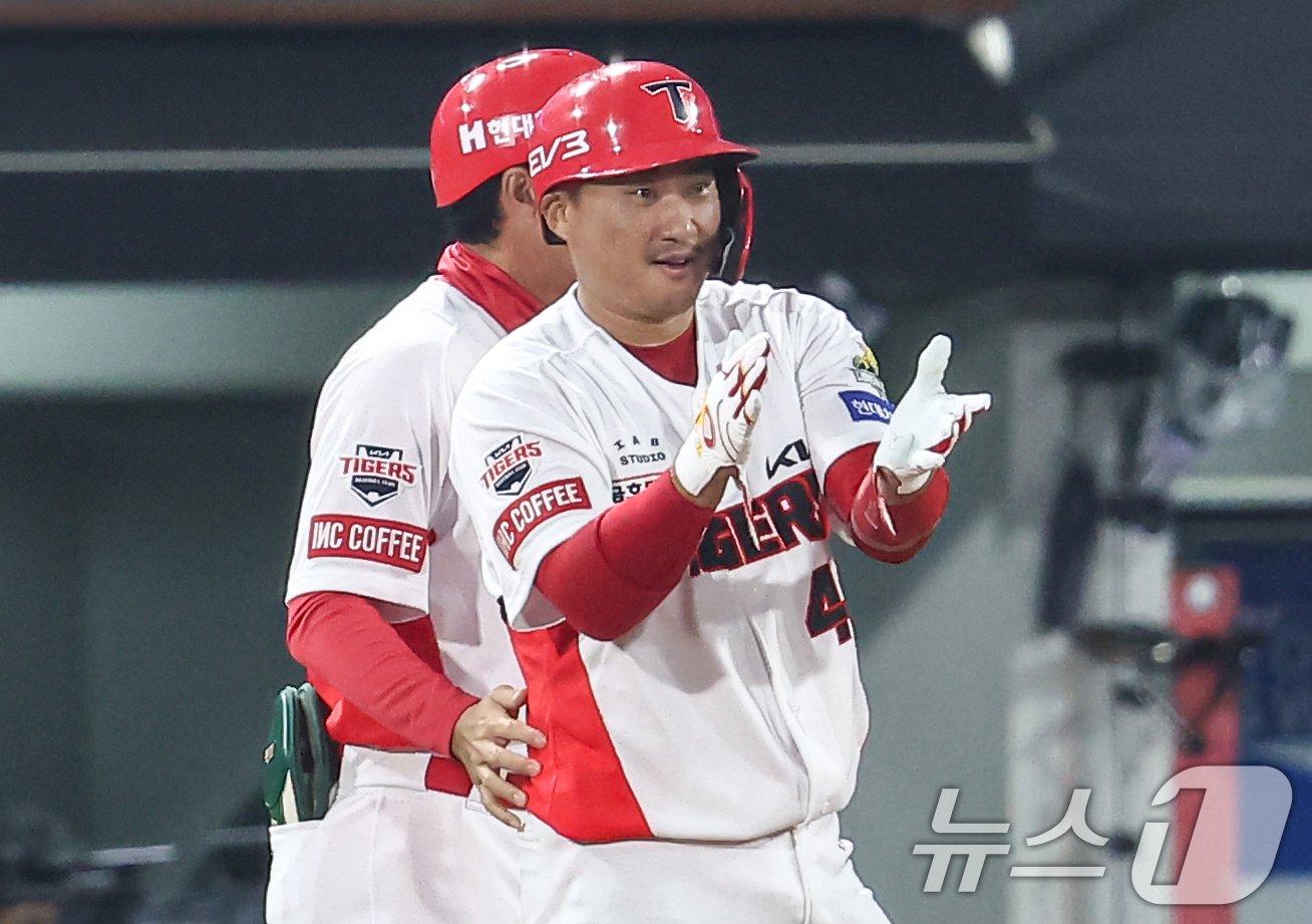 늘 조연이던 17년차 포수 김태군, KIA 'V12' 주역으로 우뚝[KS5] - 뉴스1