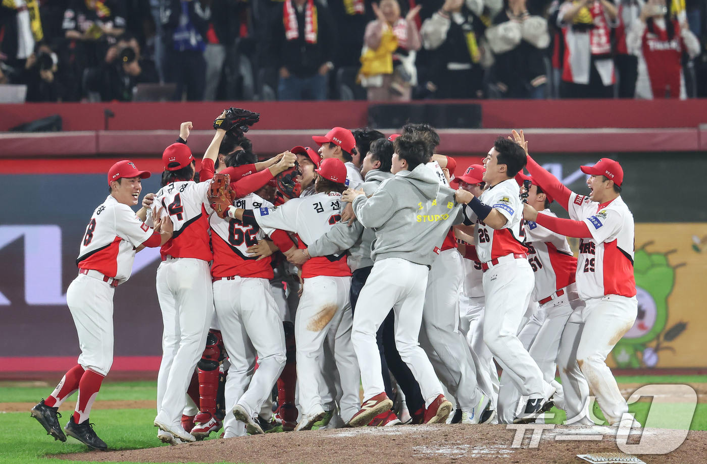 KIA, 37년 만에 광주에서 우승 - 뉴스1