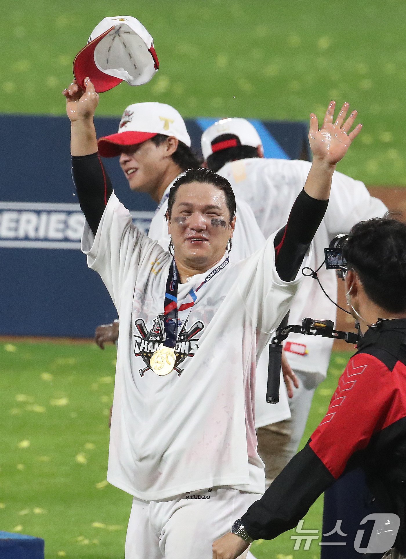 KIA '작은 거인' 김선빈, 2009 엔트리 탈락 설움 딛고 MVP '우뚝'[KS5] - 뉴스1