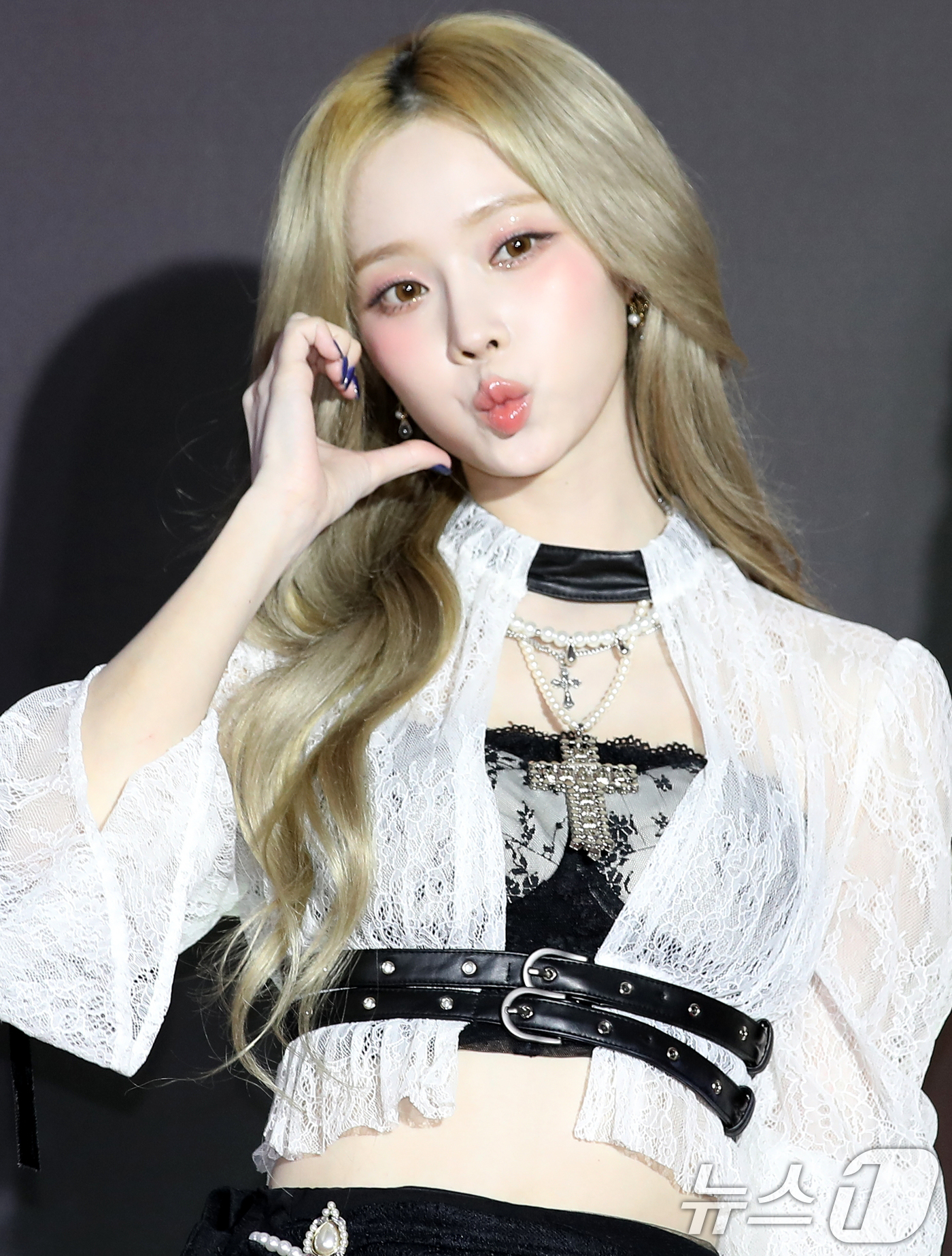 윈터, 겨울이의 볼 하트 - 뉴스1