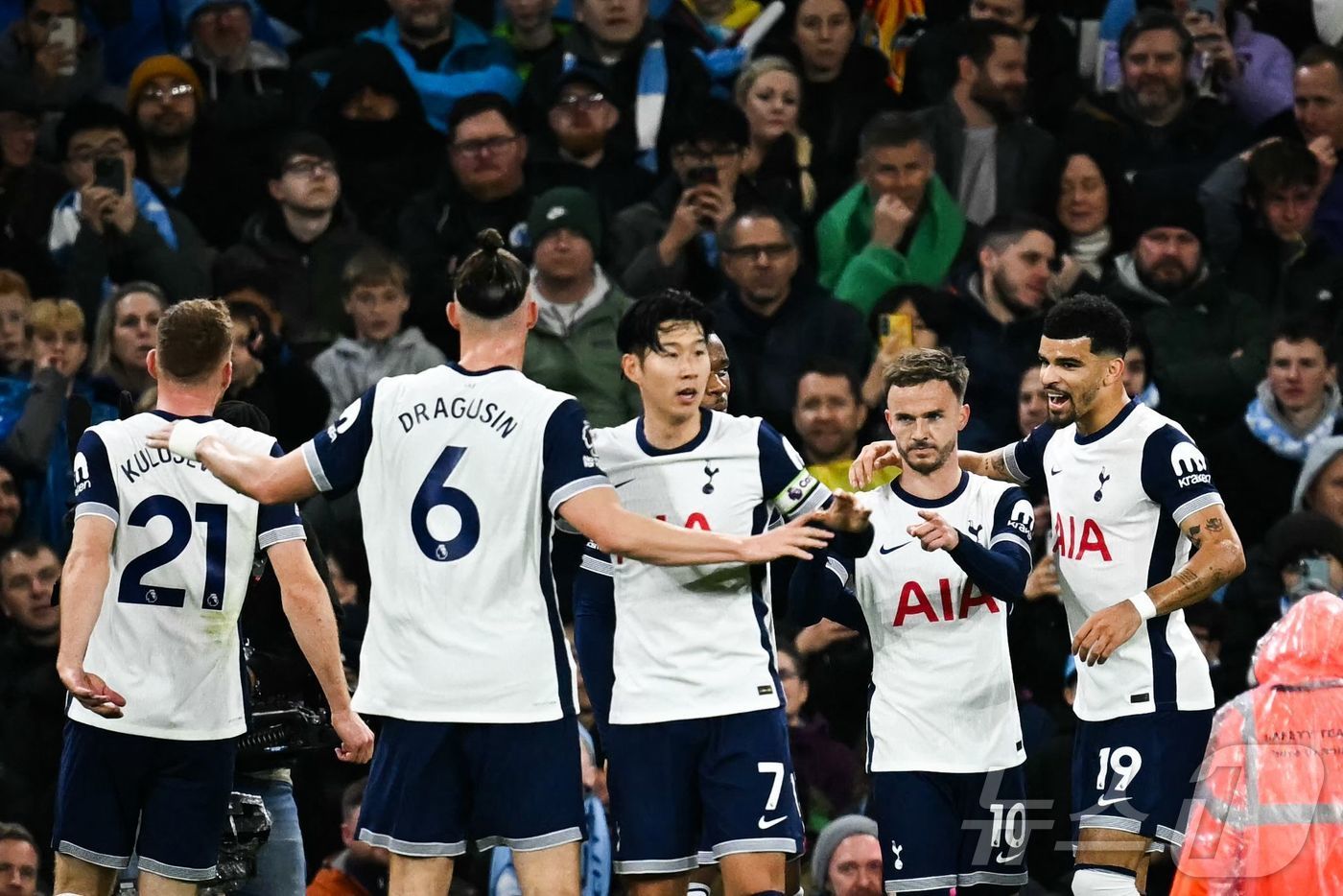 '손흥민 4호 도움' 토트넘, 맨시티 4-0 완파 - 뉴스1