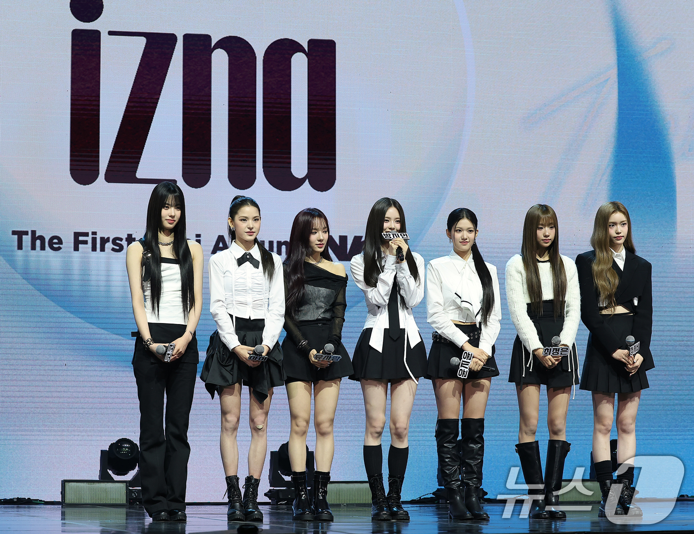 이즈나, 슈퍼 신인의 당찬 인사 - 뉴스1