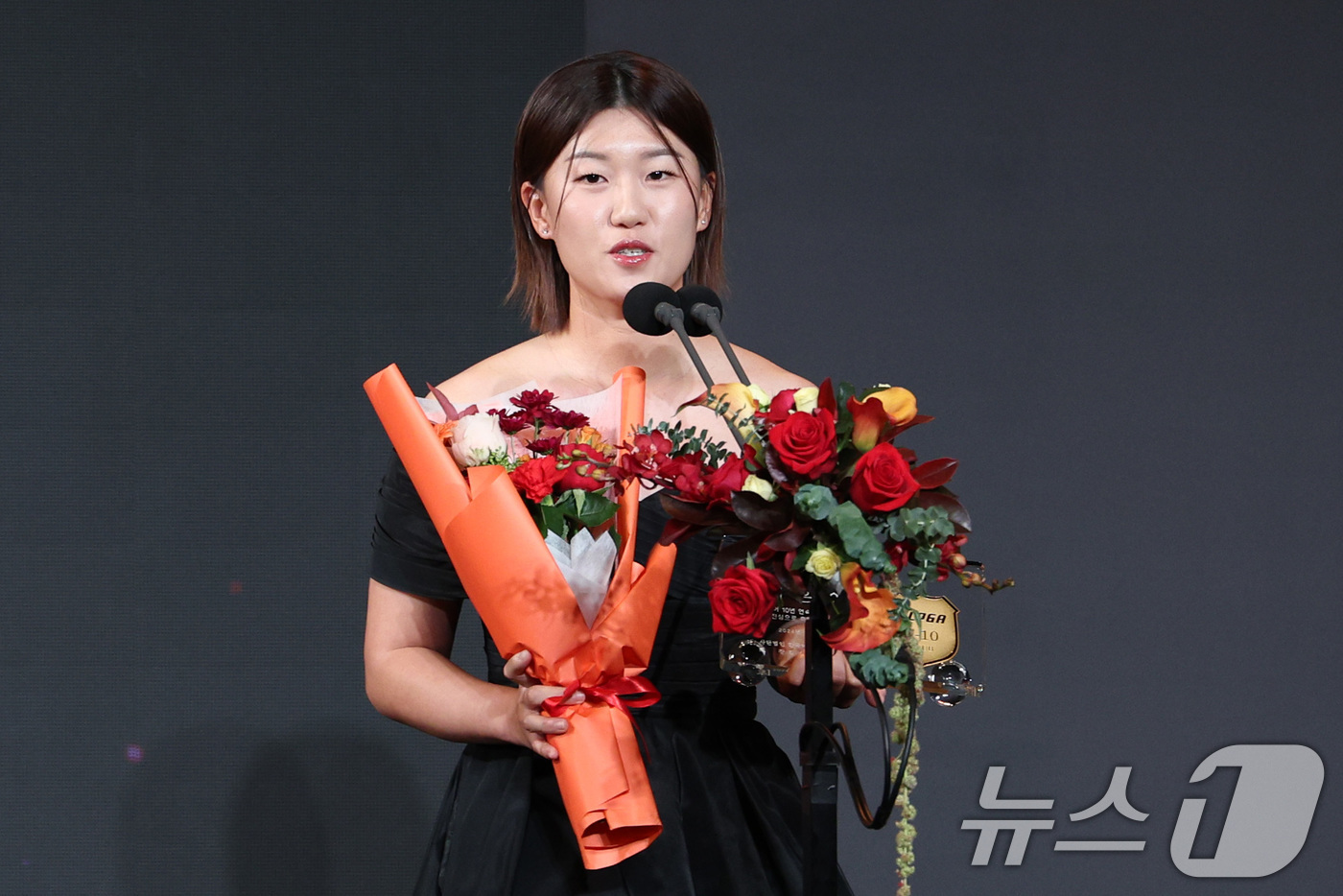 수상소감 밝히는 최은우 - 뉴스1