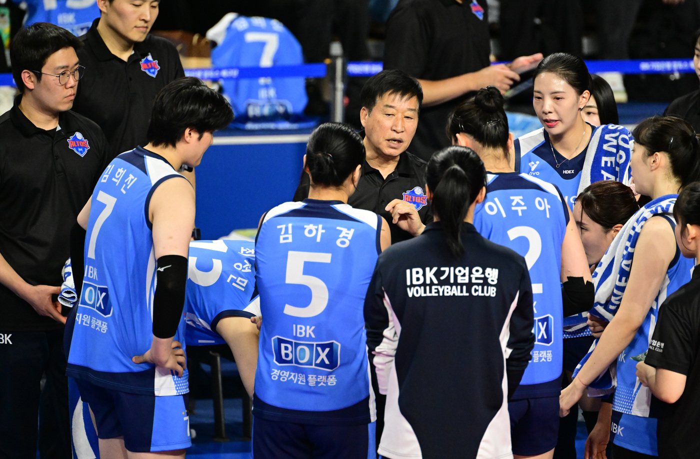 연승 끊기고 '2강' 만나는 IBK기업은행…위기의 12월 왔다 - 뉴스1