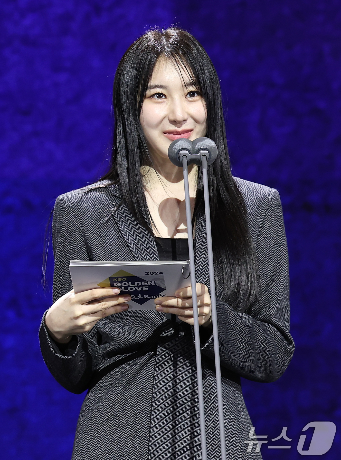 이채연, 투수 부문 GG 시상 - 뉴스1