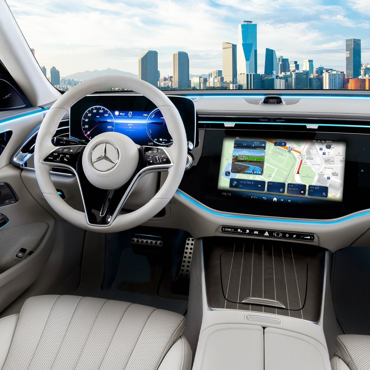 '티맵 오토' 들어간 첫 벤츠…E클래스 PHEV 'E350e' 국내 출시 - 뉴스1