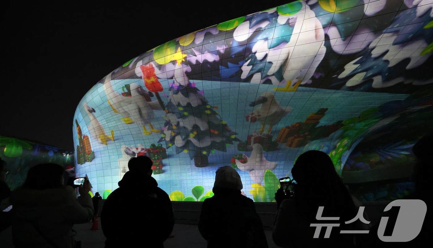 개막한 '서울라이트 DDP 2024 겨울' - 뉴스1