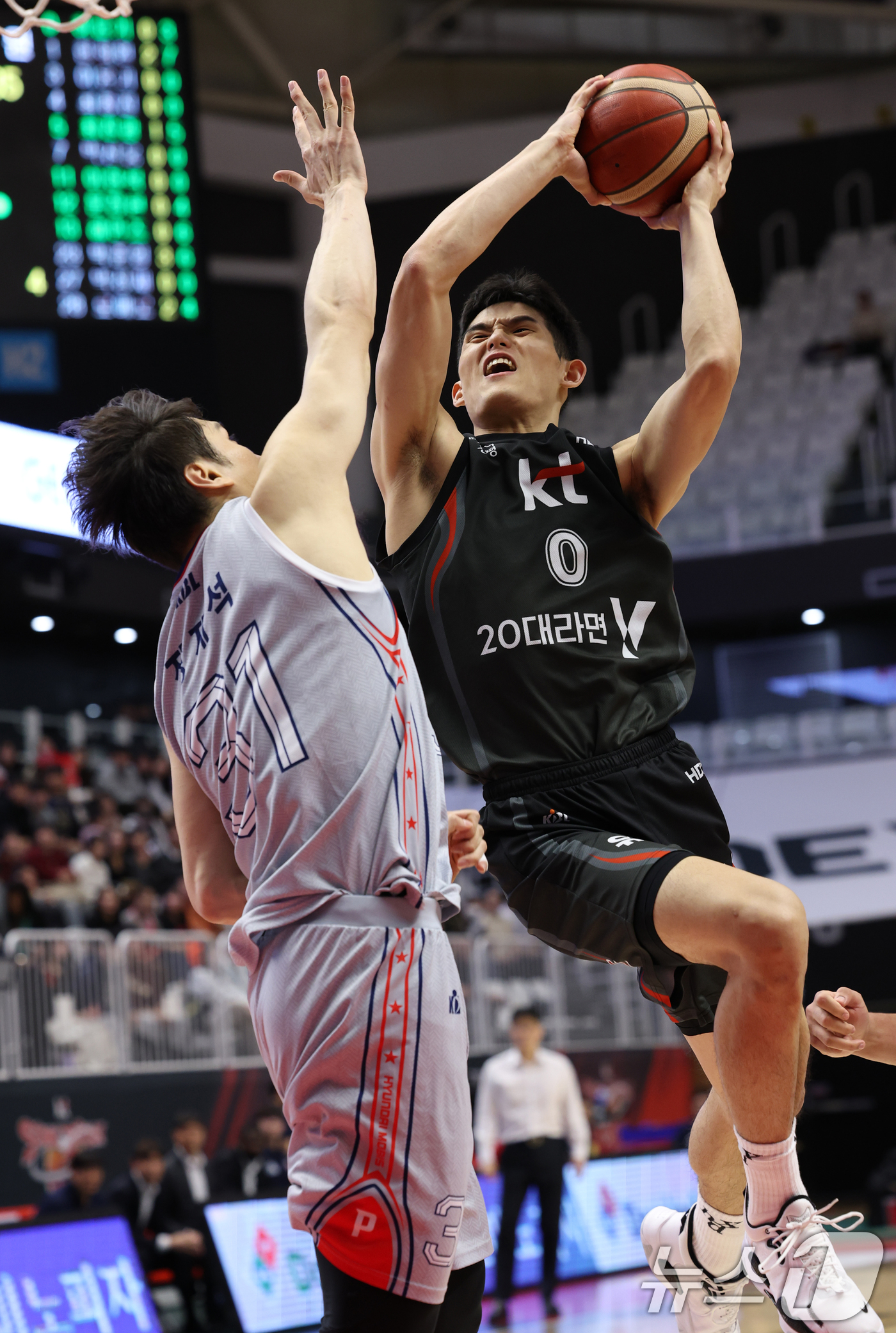 하윤기 '강력한 점프슛' - 뉴스1