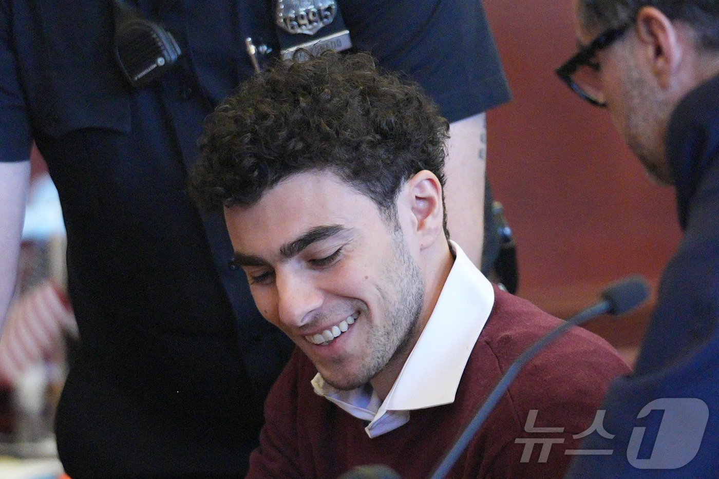 [포토] 법정에서 미소짓는 루이지 만조니 - 뉴스1