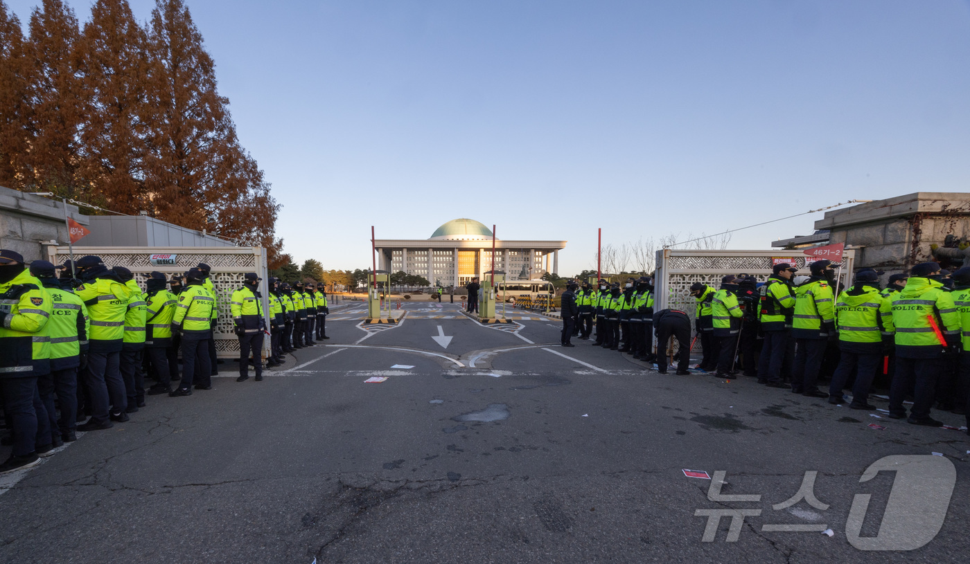 다시 문 열린 국회 - 뉴스1