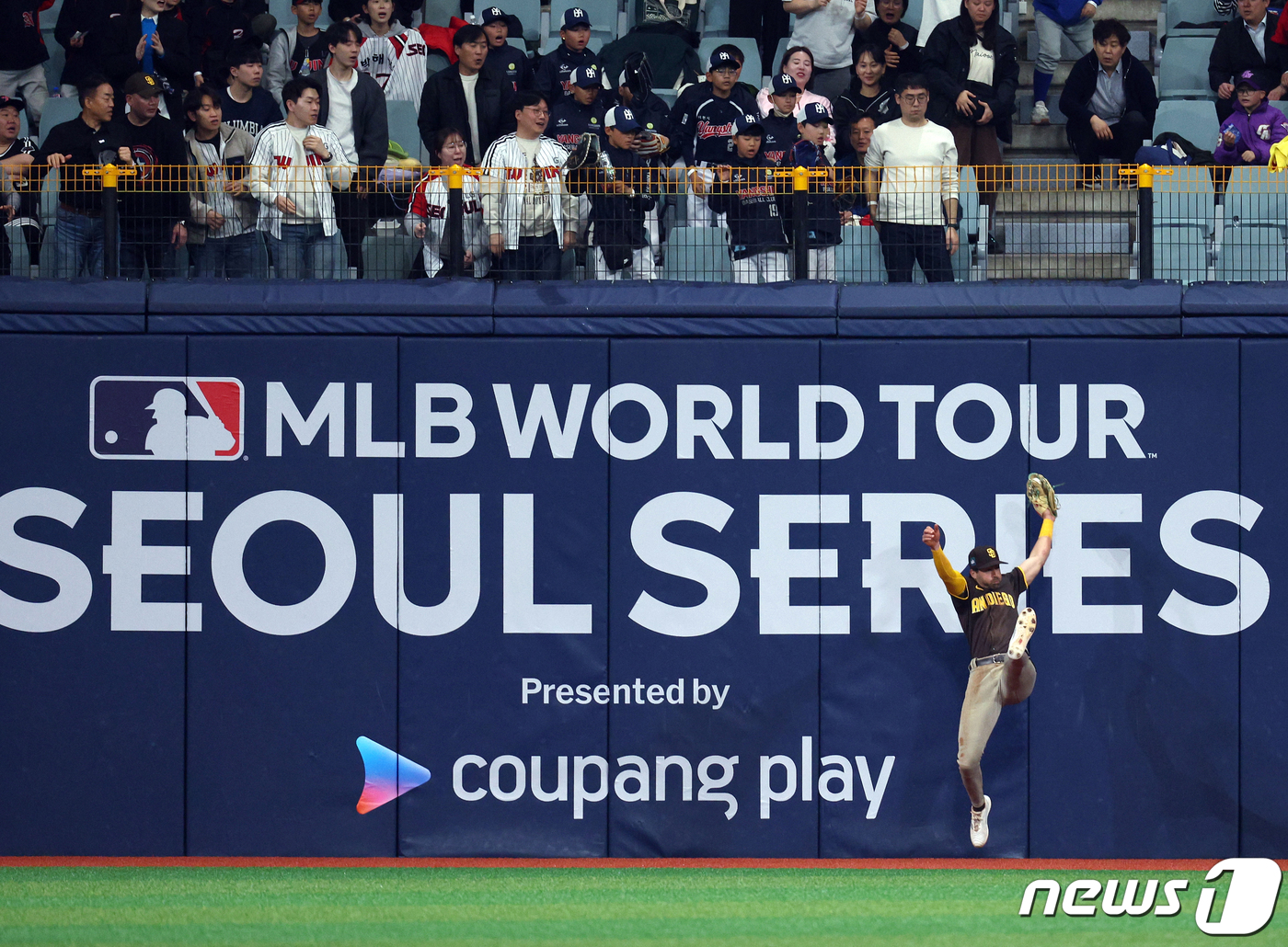 호수비 펼친 타일러 웨이드 - 뉴스1