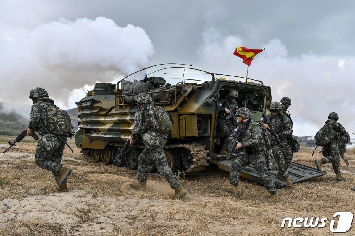 [뉴스1 Pick] 태국 해안 상륙한 해군·해병대…미국·태국군과 코브라골드 상륙 훈련 뉴스1