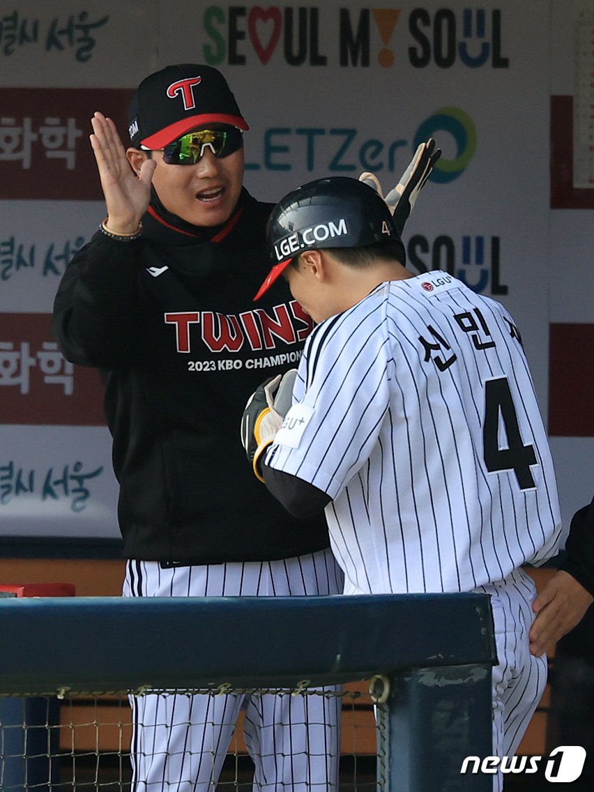 12년 만에 돌아온 류현진, 3⅔이닝 5실점 '패전'…김광현 통산 159승(종합) - 뉴스1