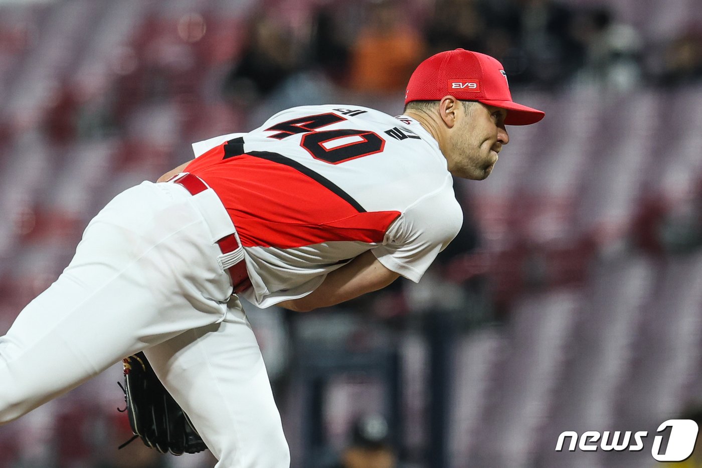 '최형우 투런포+네일 9K' KIA, 롯데 4연패 빠뜨리며 개막 3연승 - 뉴스1