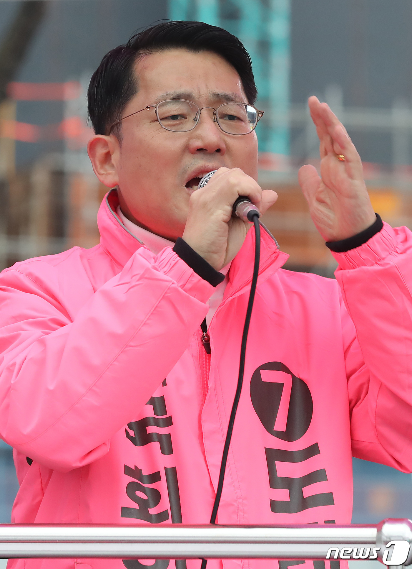 연설하는 대구 중남구 무소속 도태우 후보 - 뉴스1