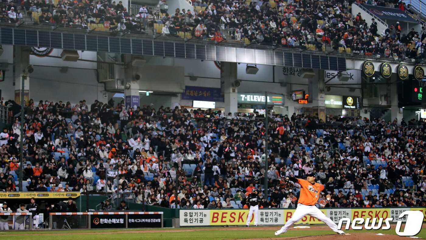 [단독]"나는 행복합니다"…GS25, '한화이글스' 팬 겨냥 협업 상품 출시 - 뉴스1