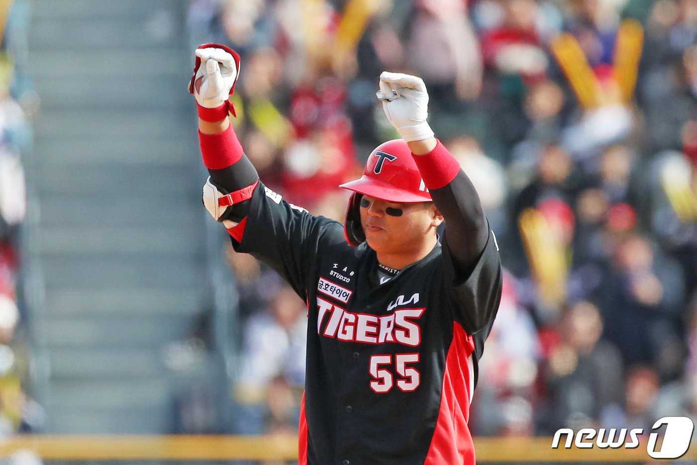 '3전 4기' 류현진, 4216일 만에 KBO리그 승…한화도 5연패 탈출(종합) - 뉴스1