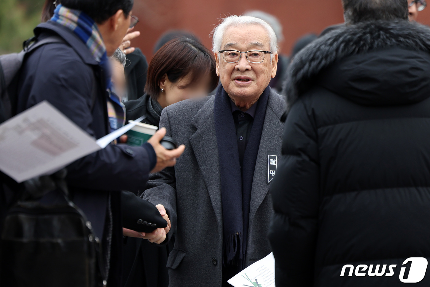 故 오현경 영결식 참석하는 이순재 - 뉴스1