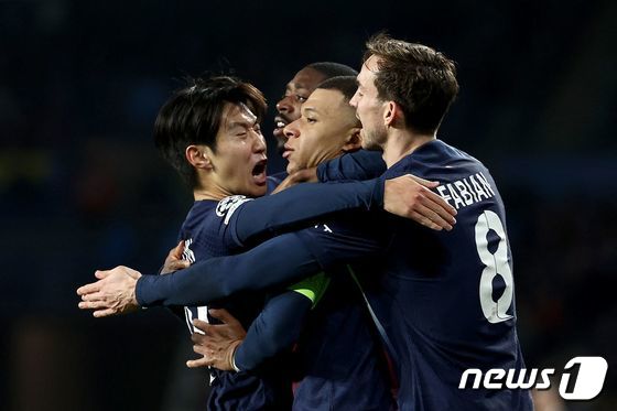 '이강인 도움-음바페 골' PSG, UCL 8강 진출 - 뉴스1