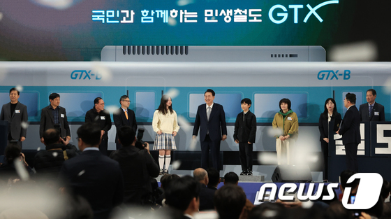 윤 대통령, GTX-B 노선 착공 기념 세리머니 - 뉴스1