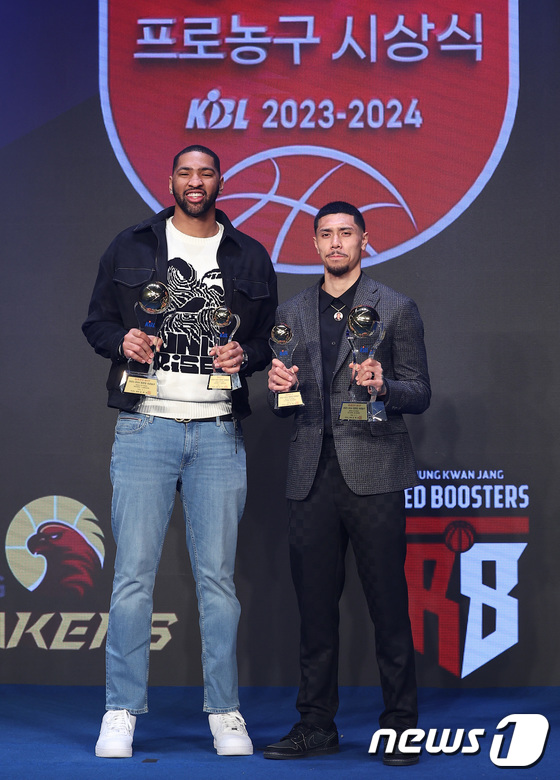 디드릭 로슨·이선 알바노, 원주 DB 우승을 이끈 MVP - 뉴스1