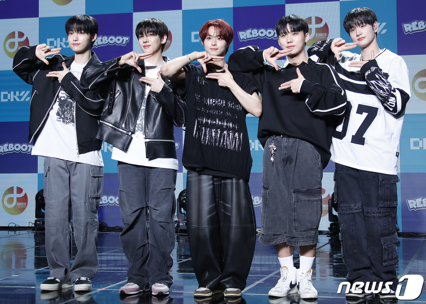 DKZ, 1년6개월 만에 컴백한 사랑도둑 - 뉴스1