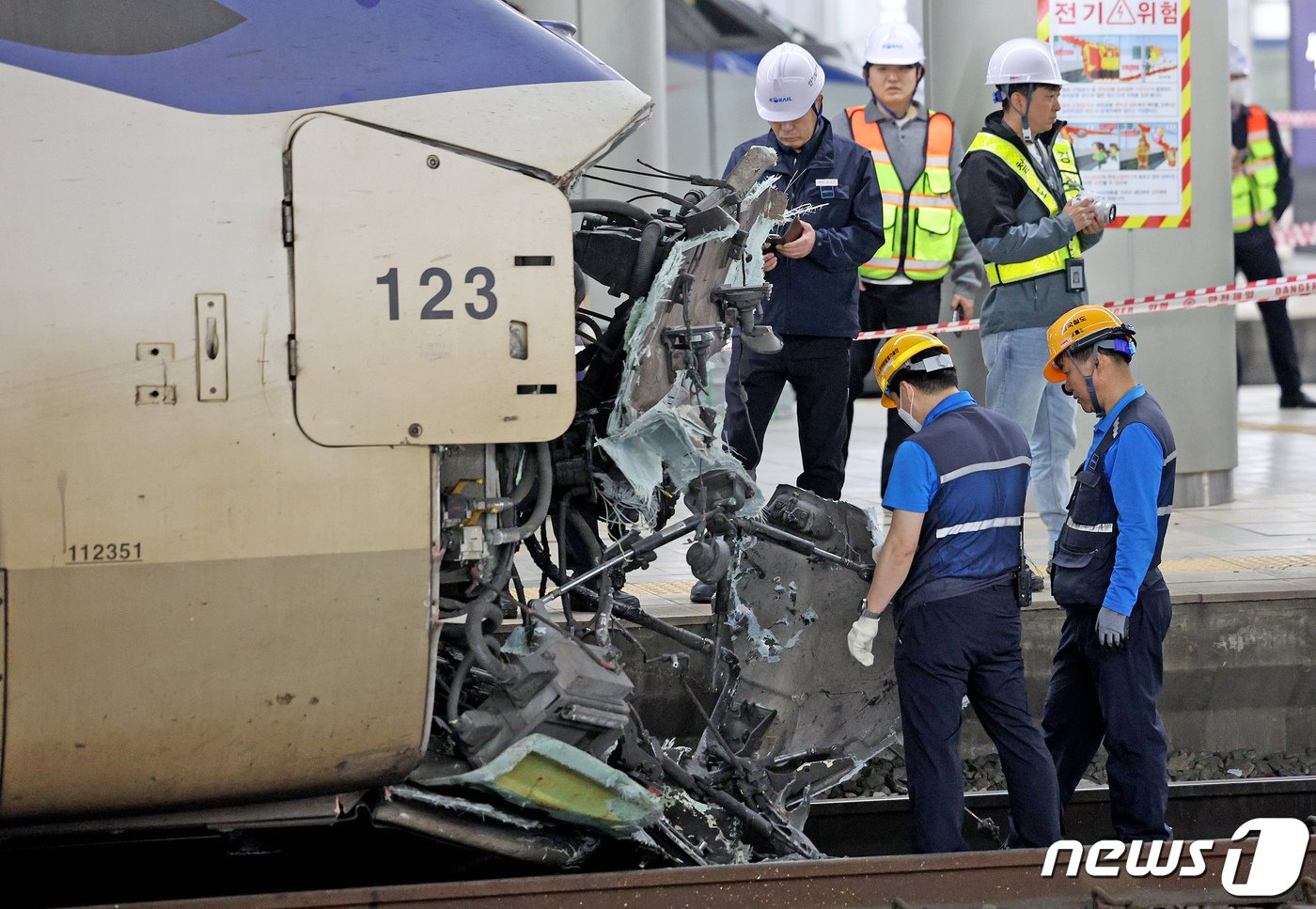 [뉴스1 PICK]서울역 승강장에서 KTX·무궁화 ‘쿵’, ‘큰 인명피해 없어 다행’' - 뉴스1