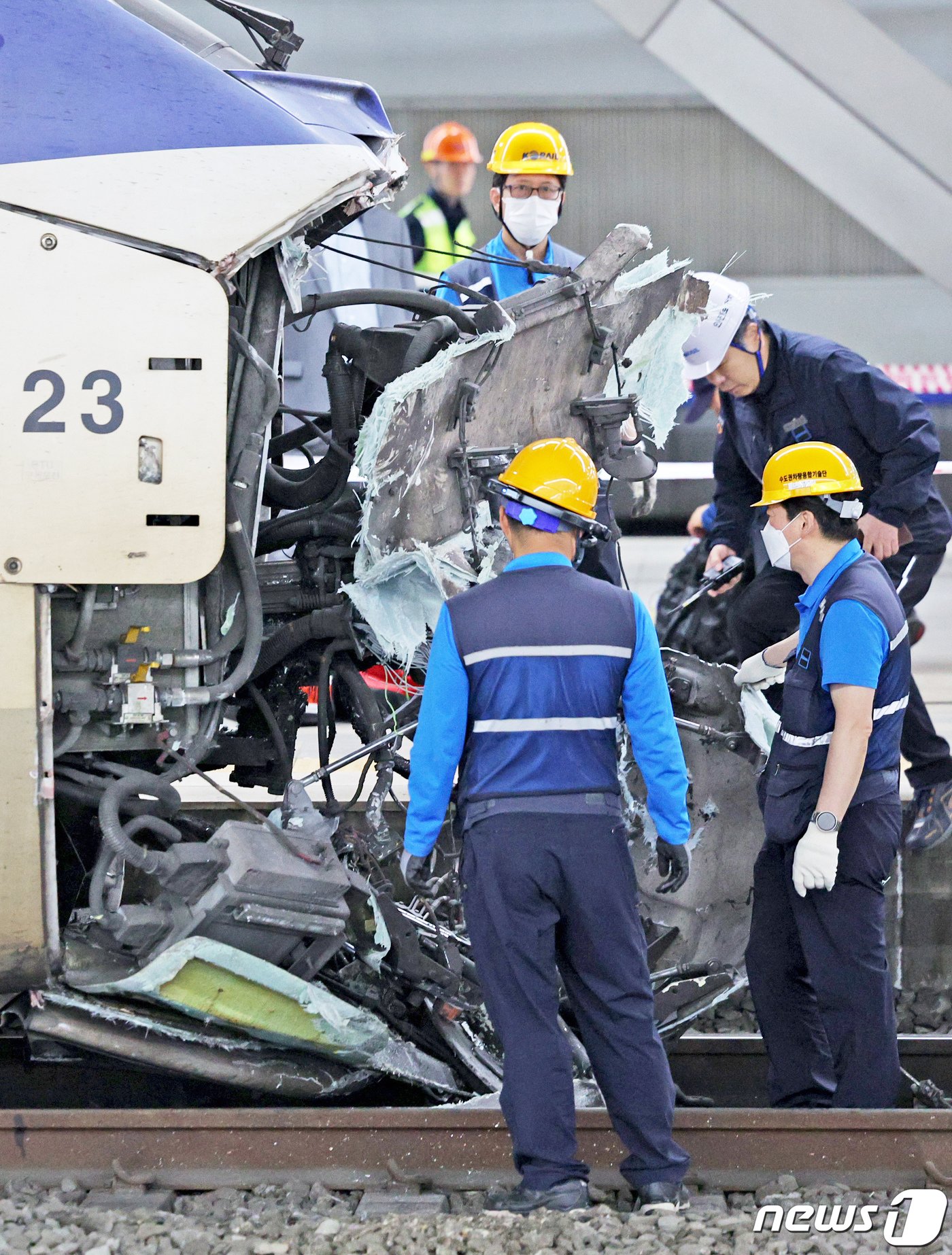 [뉴스1 PICK]서울역 승강장에서 KTX·무궁화 ‘쿵’, ‘큰 인명피해 없어 다행’' - 뉴스1