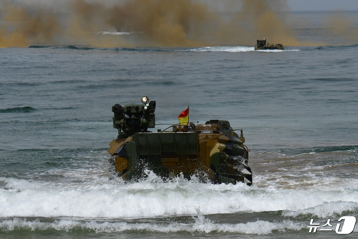 해병대 KAAV 돌격 - 뉴스1