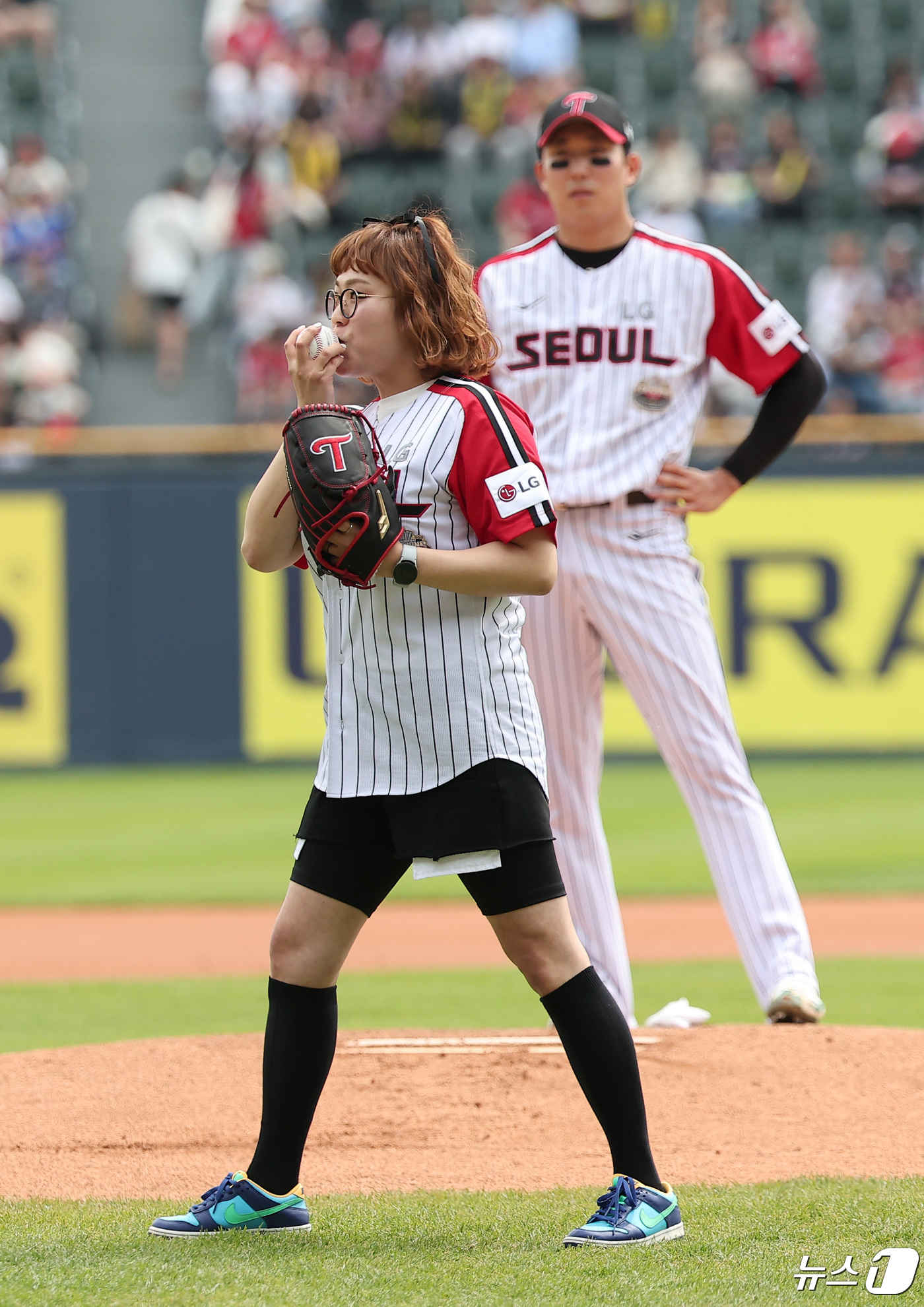 조수연, 키스 시구 - 뉴스1