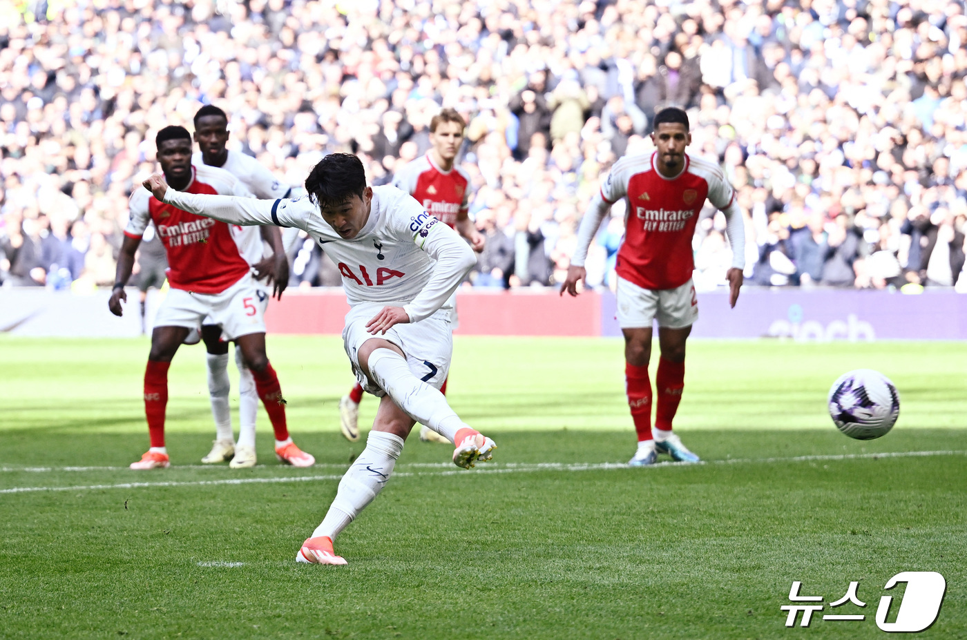 '한 달 만에 골 맛' 손흥민, PK로 리그 16호골 - 뉴스1