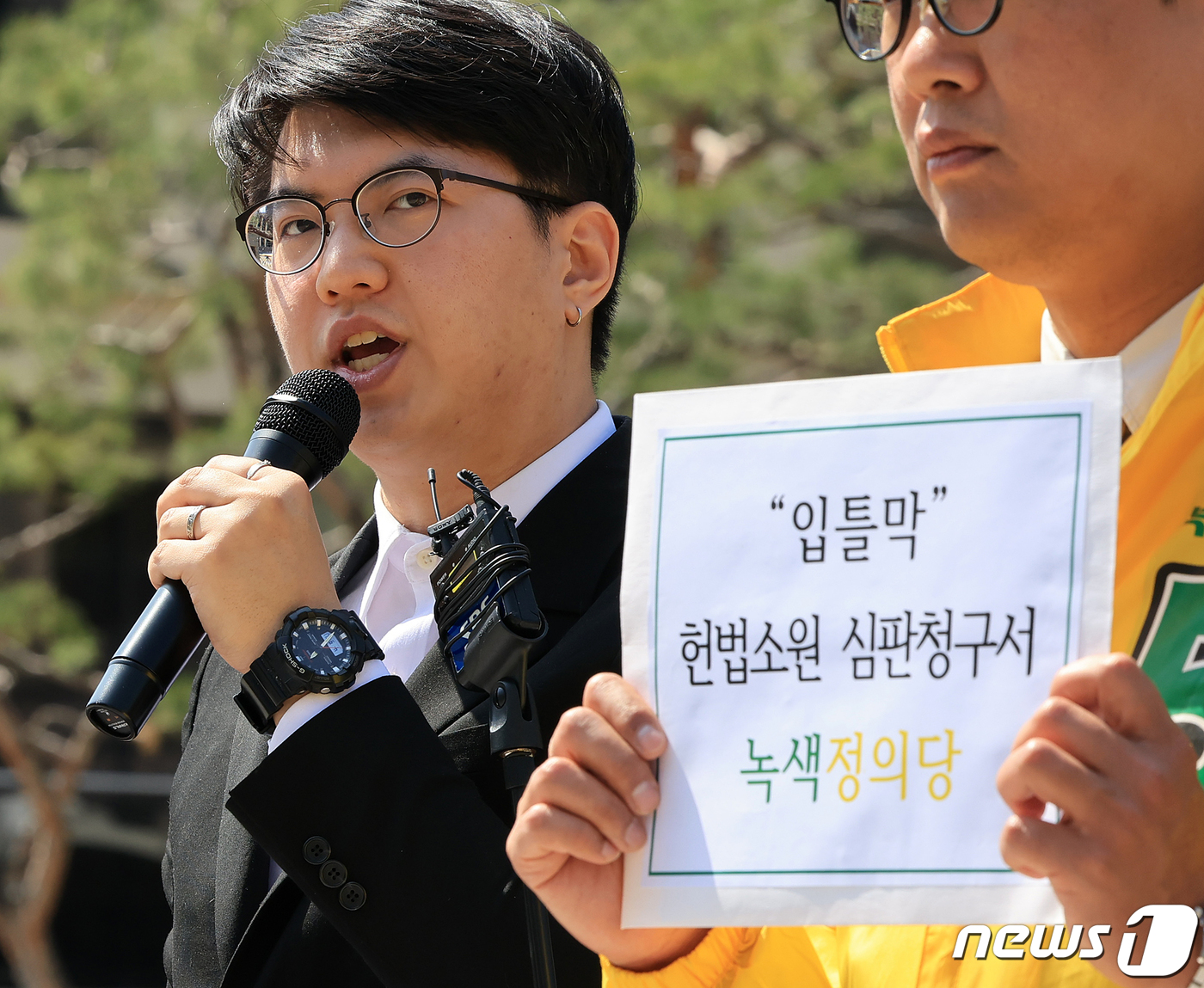 입장 밝히는 신민기 대변인 - 뉴스1