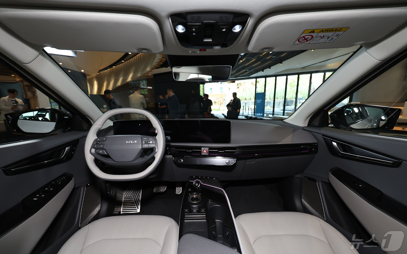 더 뉴 EV6 내부 모습은? - 뉴스1