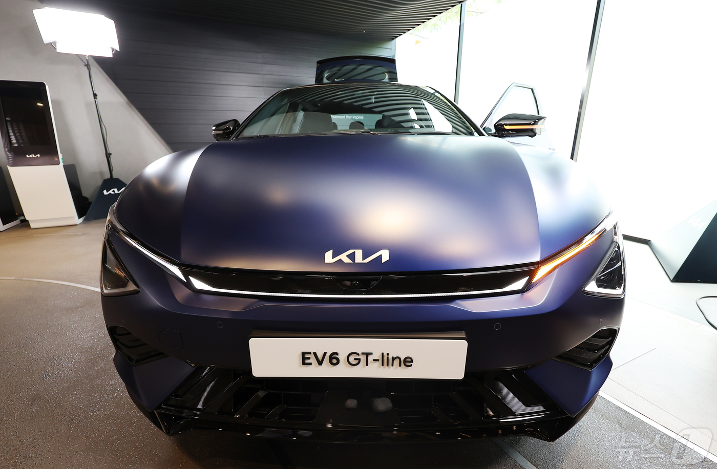 새로운 디자인·주행거리 늘어난 '더 뉴 EV6' - 뉴스1