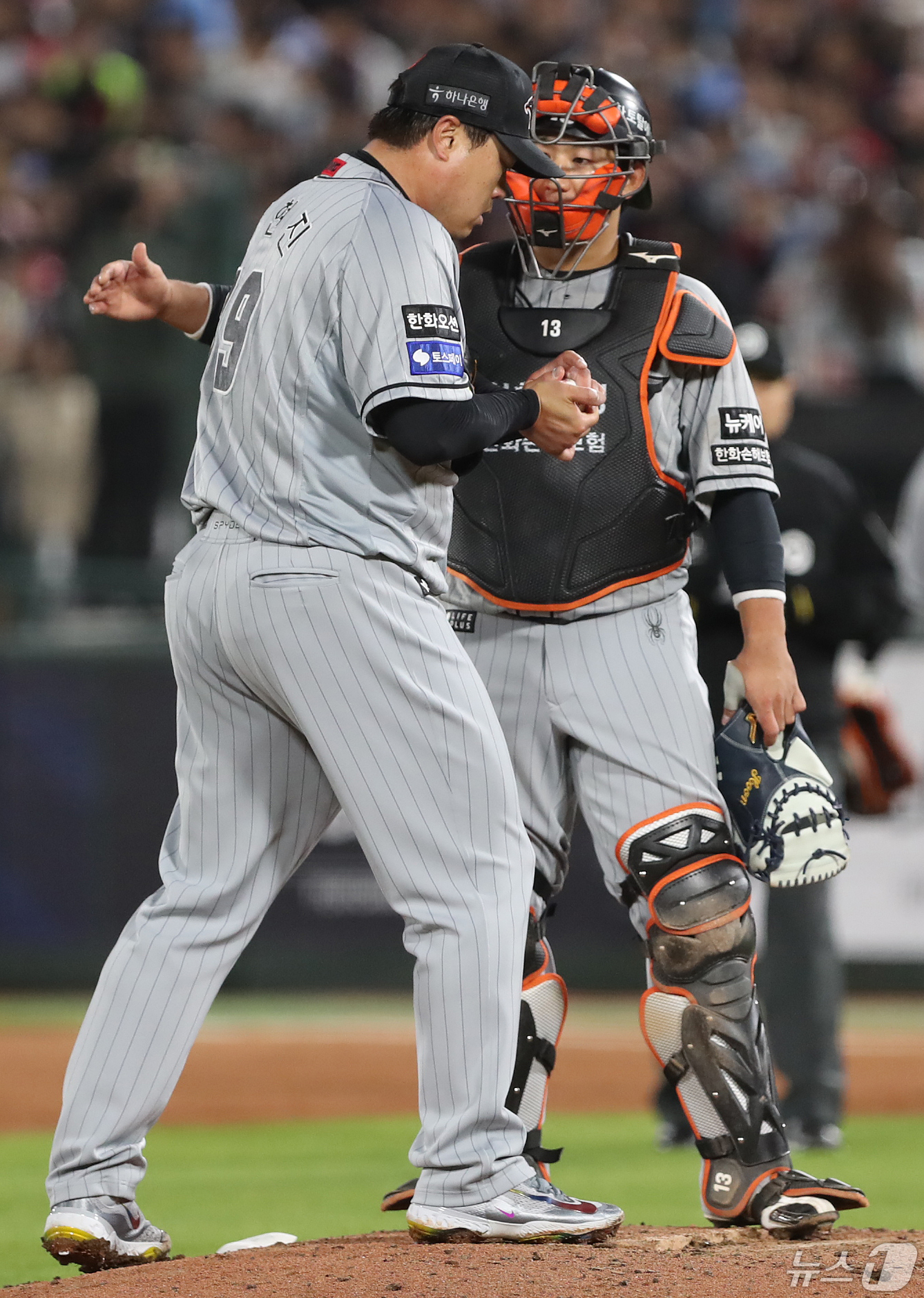 류현진 위기 - 뉴스1