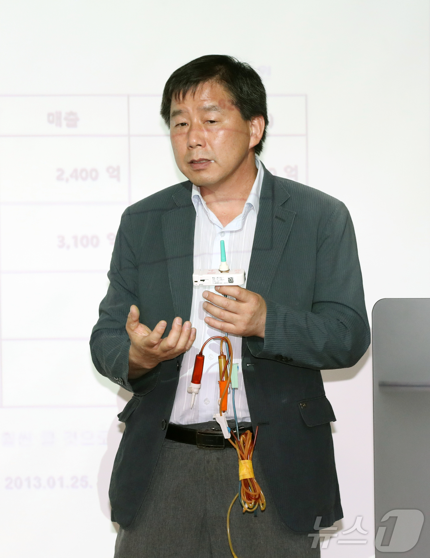 기업 소개하는 강영훈 스마트휴먼텍 대표이사 - 뉴스1