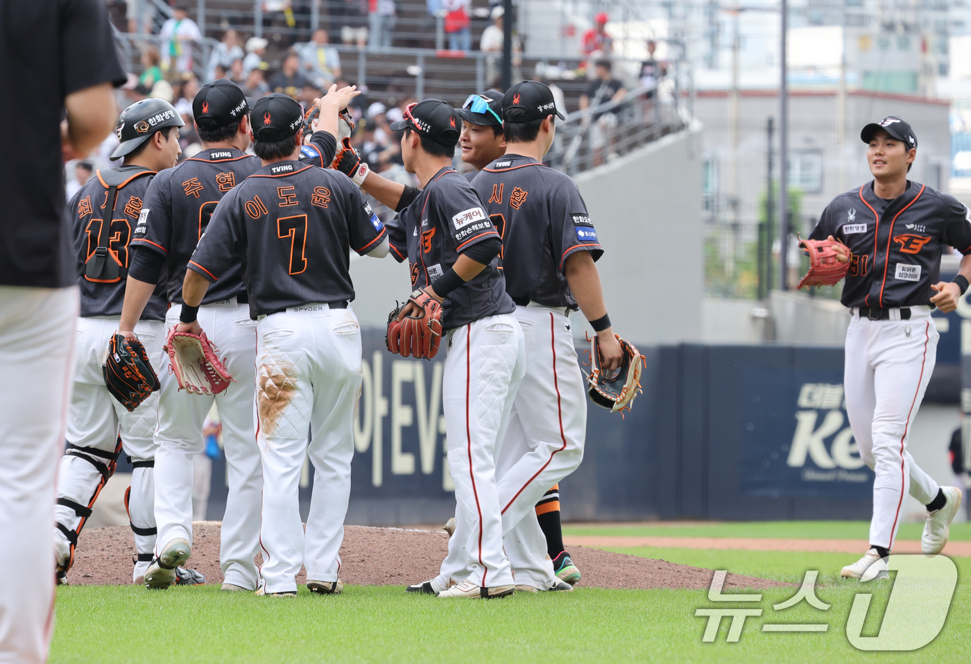 한화 1차전 승리 - 뉴스1