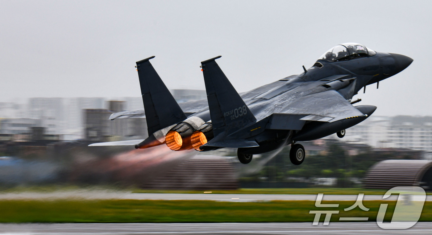 F-15K '피치블랙 훈련을 위한 힘찬 이륙' - 뉴스1