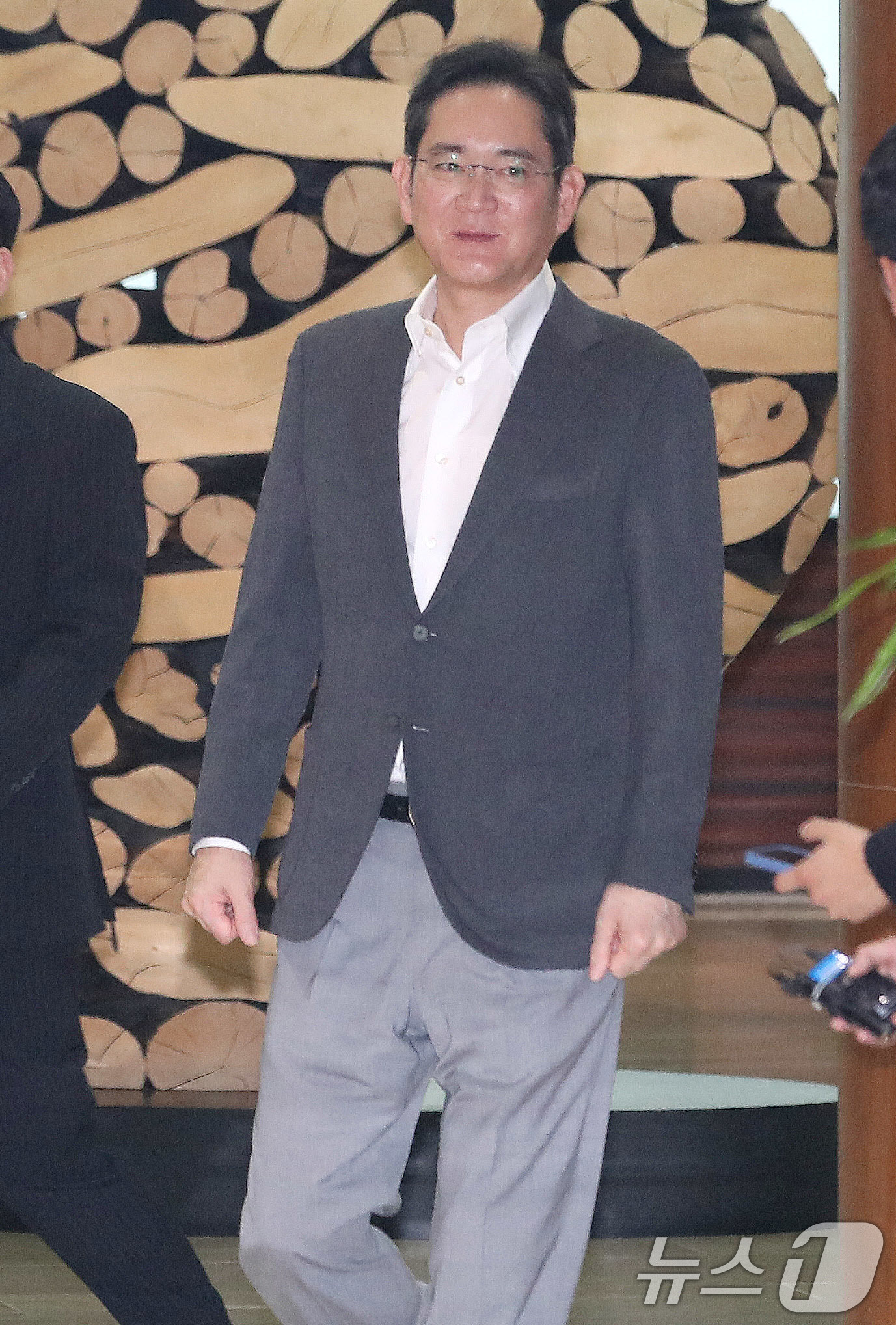 이재용 회장, 인도 '재벌집 막내아들' 결혼식 마치고 귀국 - 뉴스1