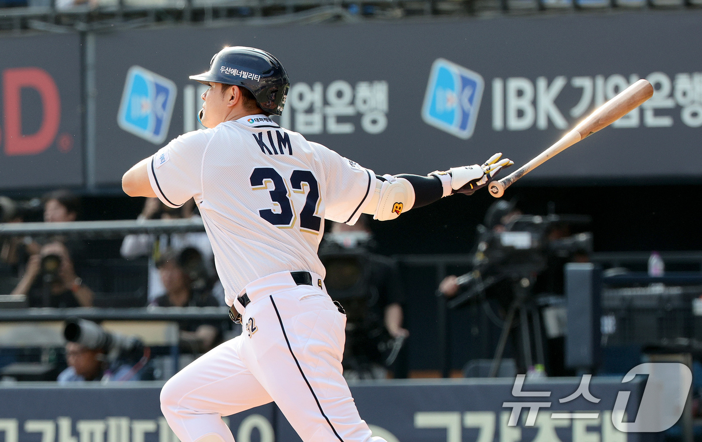 김재환 '장타 한방' - 뉴스1