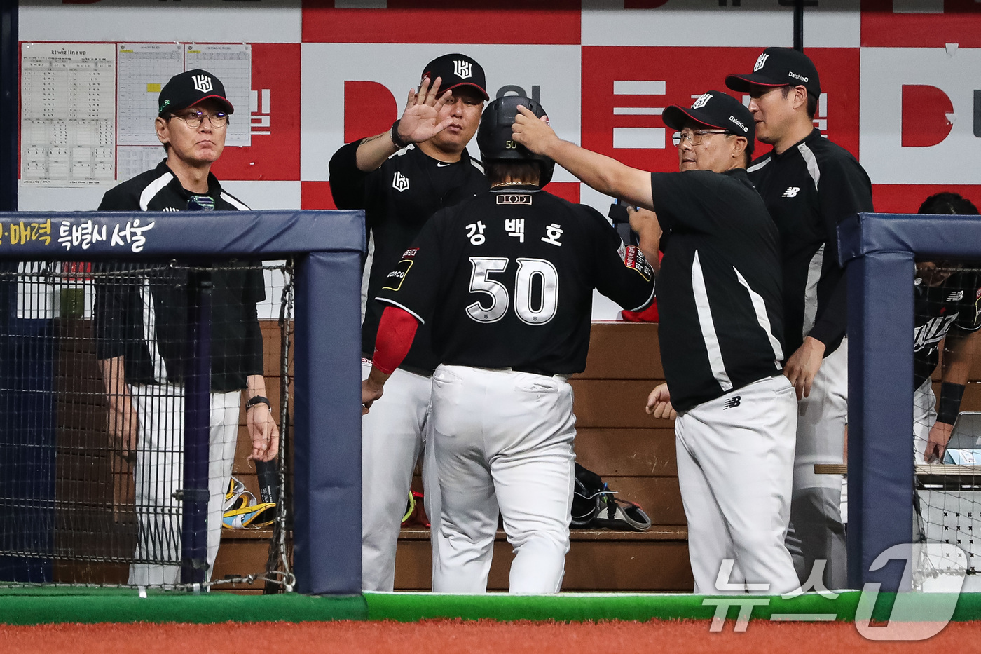 kt 이강철 감독 '오늘 순조롭네' - 뉴스1
