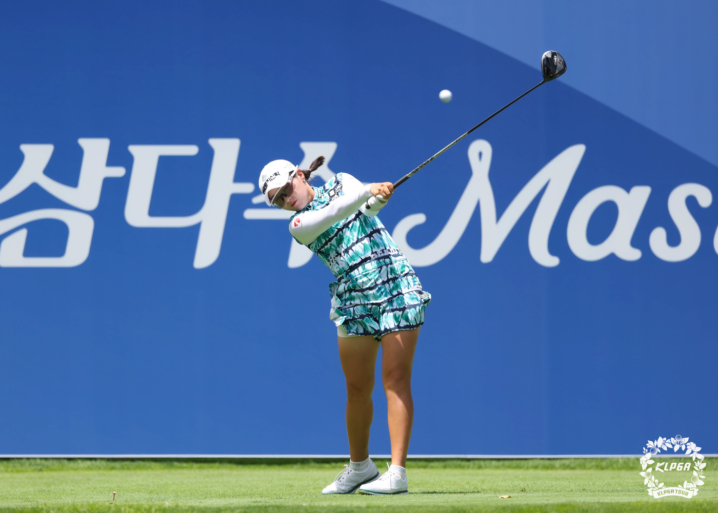 티샷 날리는 박현경 - 뉴스1