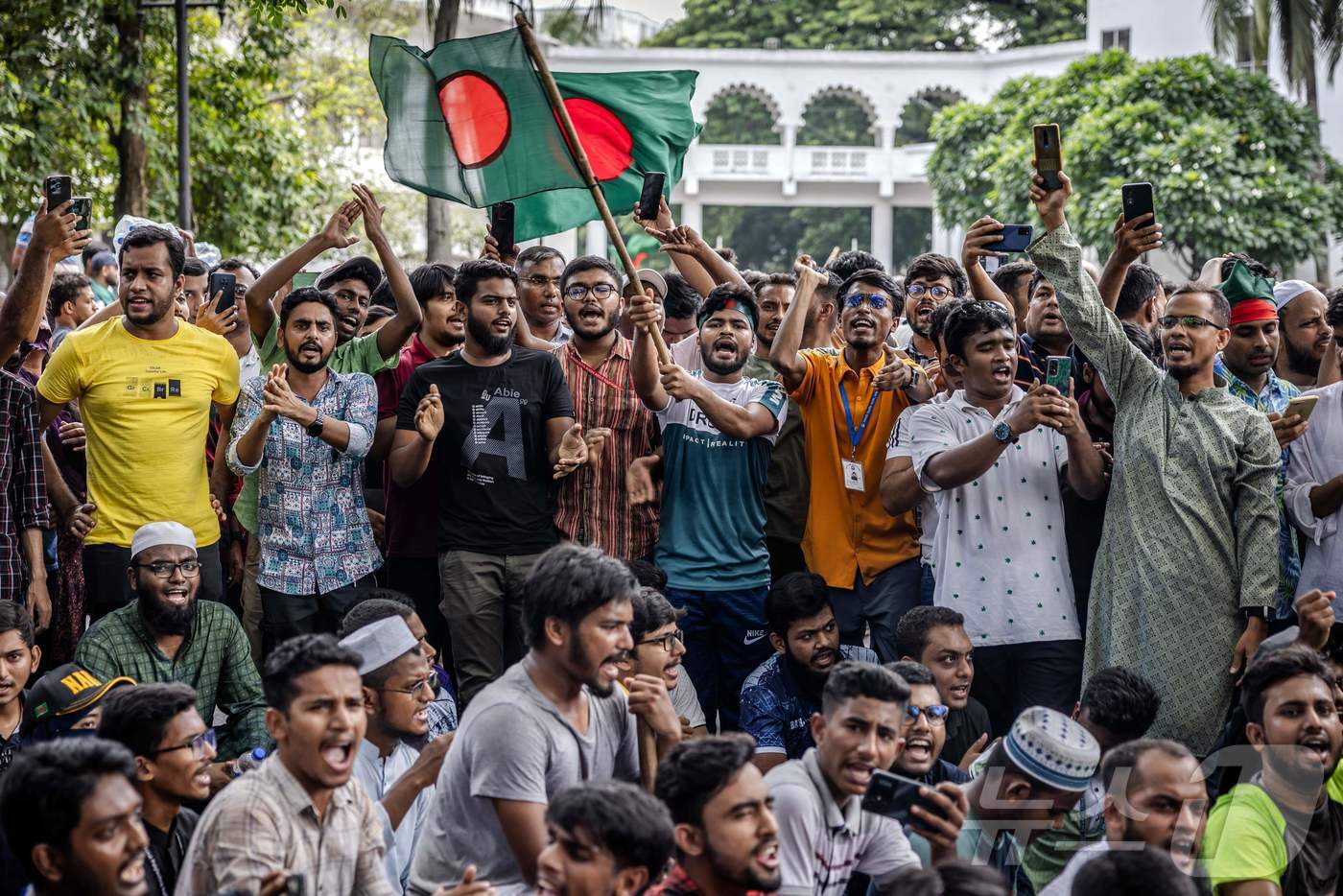 [포토]방글라 대법원장 학생들 최후통첩에 사퇴 합의-현지 방송 - 뉴스1