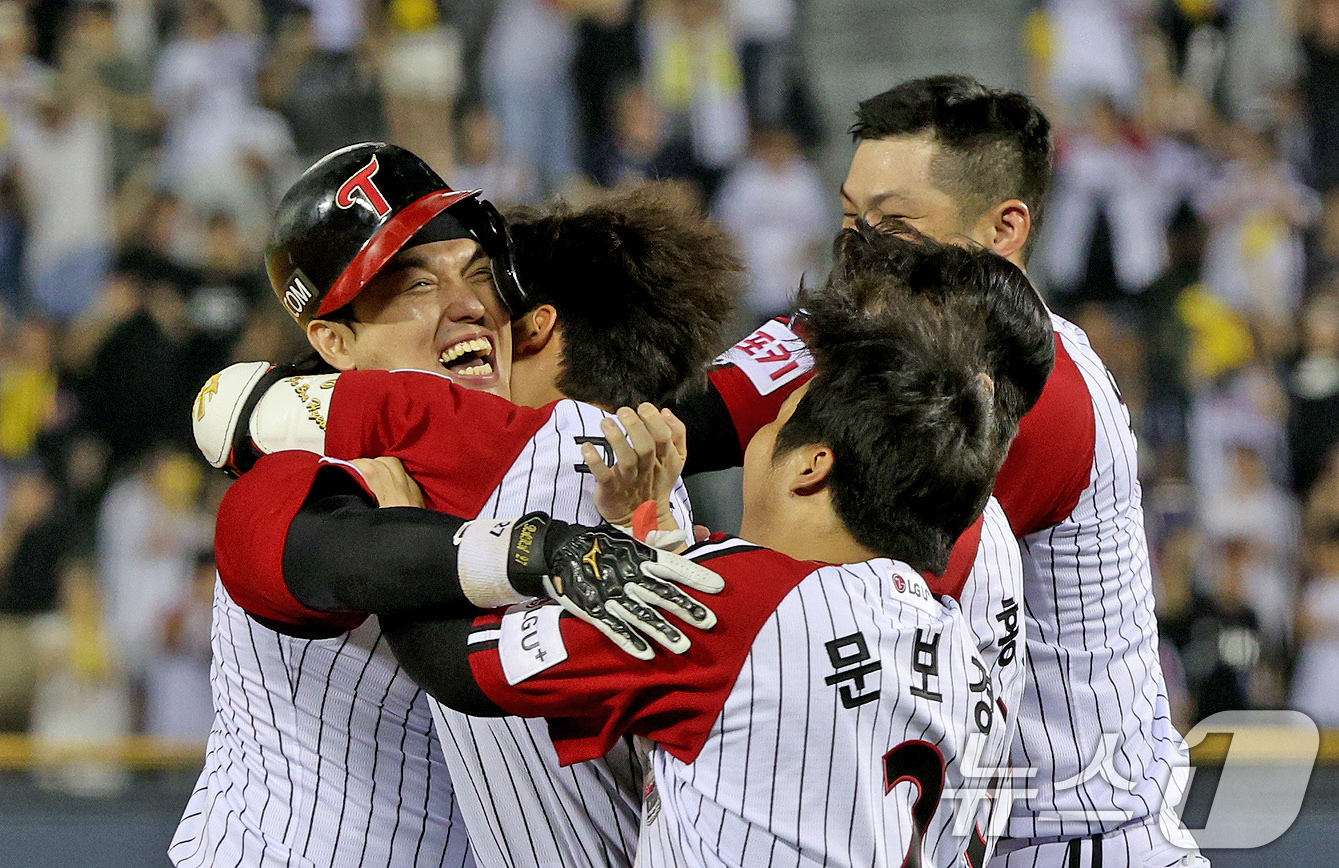 9회말 역전 드라마 써낸 박동원 - 뉴스1