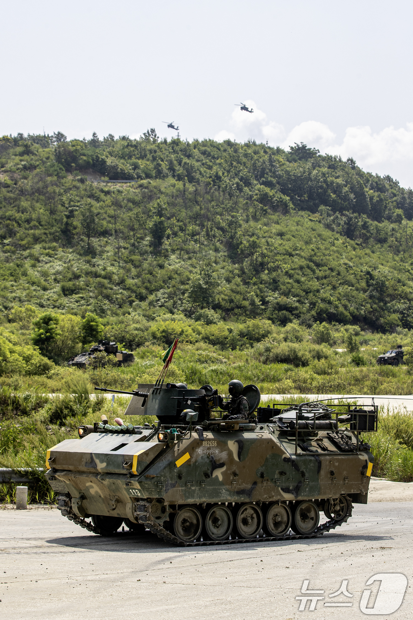 기동하는 K200A1장갑차 - 뉴스1