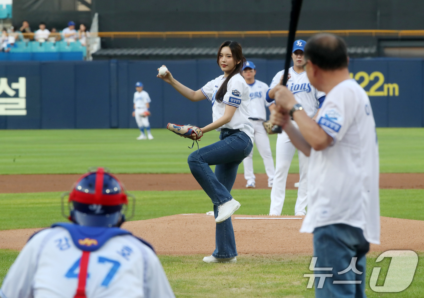 '미스코라이 대구 진' 김태희, 우아한 시구 - 뉴스1