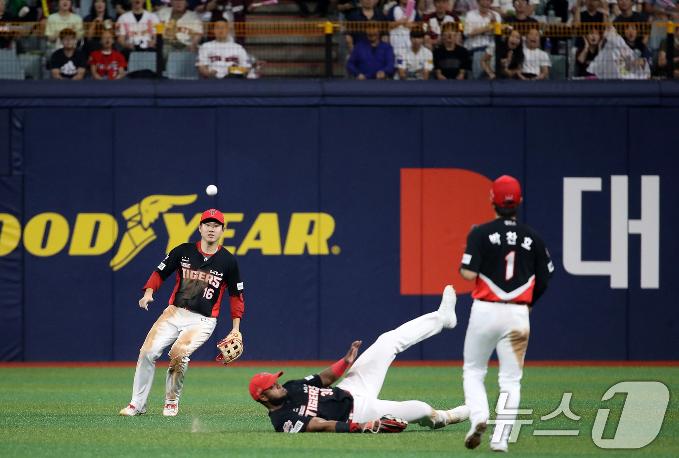 소크라테스, 아쉬운 다이빙 캐치 - 뉴스1